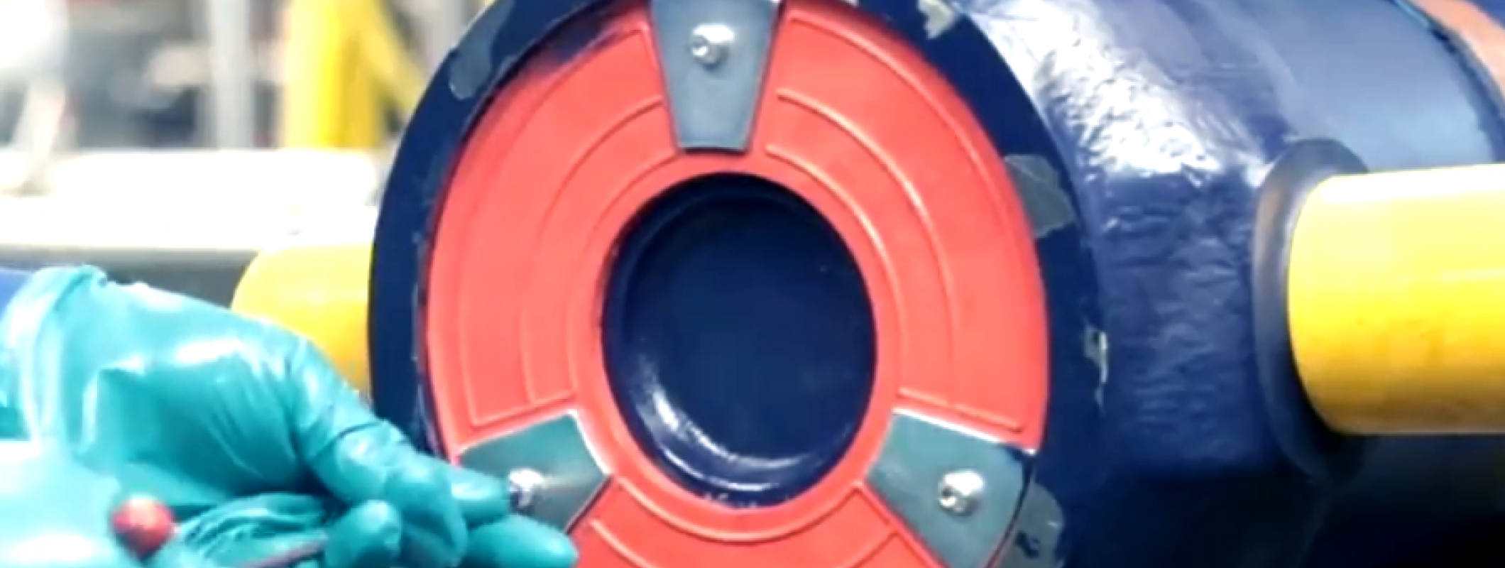 Video example of repair of telescopic hydraulic cylinder Edbro CS series.